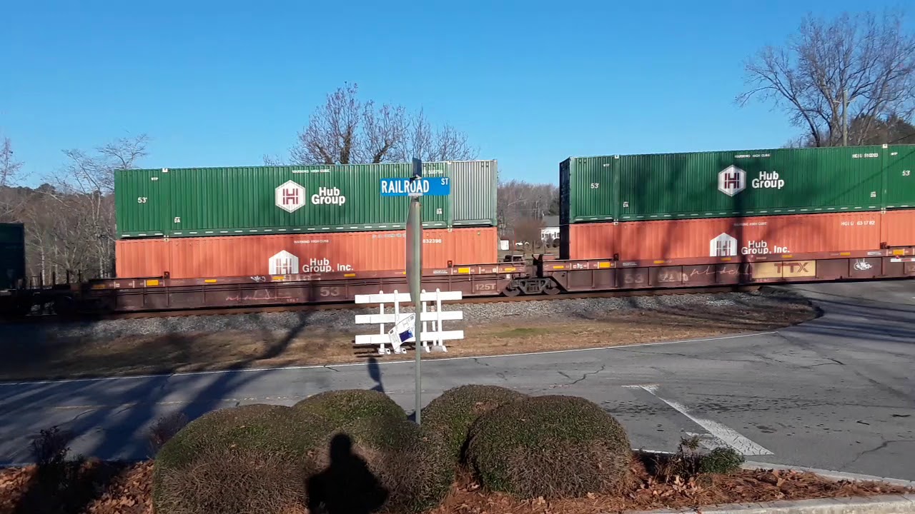8105 (Interstate) trailing on NS 203 thru Oakwood, Ga on 12/7/19 - YouTube