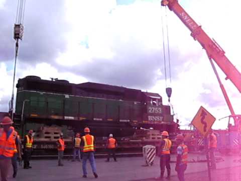 BNSF 2753 hangs from a crane after Tuesday 6/16/09 derailment - YouTube