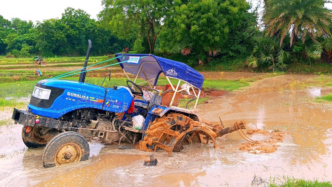 Tractor🚜🚜 in mud || 🚜🐄🌾farmers👳👳👳💦 Farming || Ploughing || mud in ...