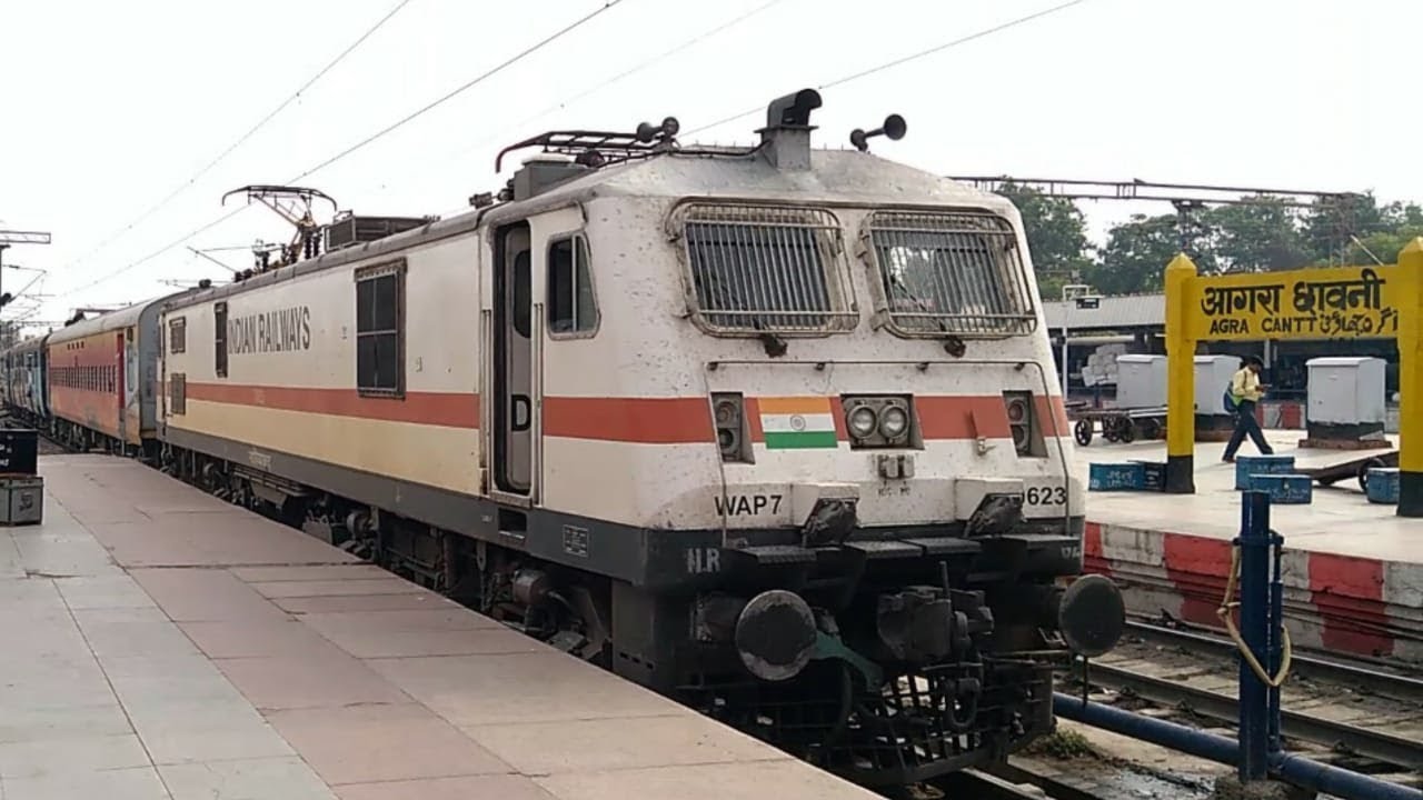 Allahabad Jaipur Superfast Express Arriving Agra Cantt with Ghaziabad ...