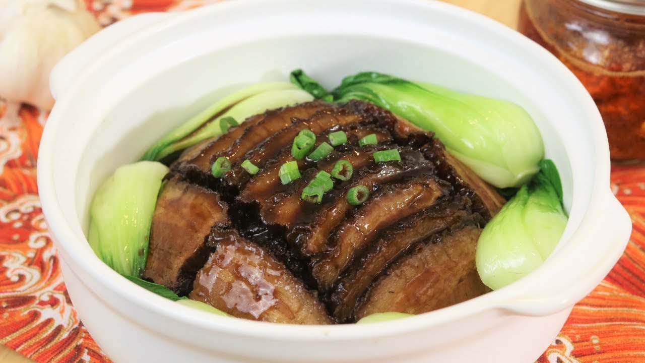 Steamed Pork Belly Recipe (Mei Cai Kou Rou 梅菜扣肉) - YouTube
