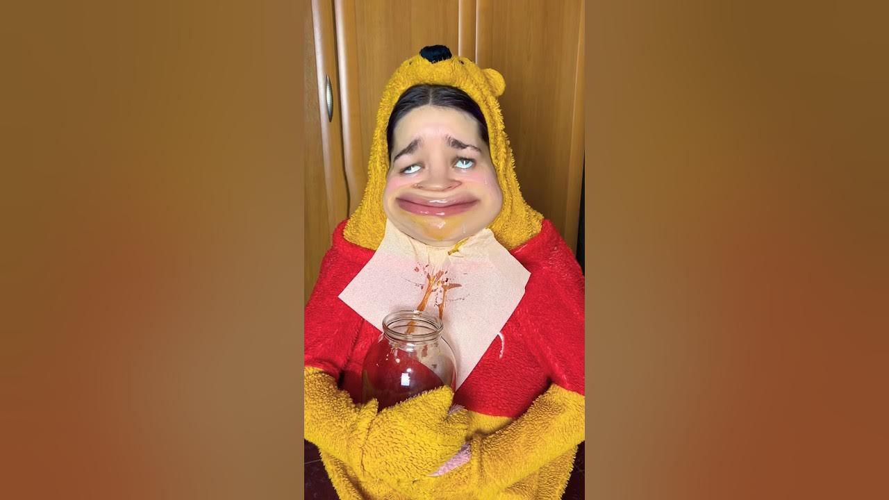 Голодный медведь😁 - YouTube