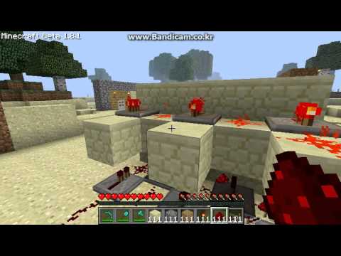 Minecraft tutorial : Smallest button password door - YouTube