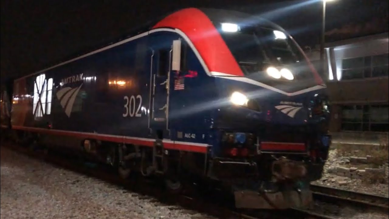 Amtrak 302, 301, 161, and 48 lead Amtrak 8 Milwaukee WI - YouTube