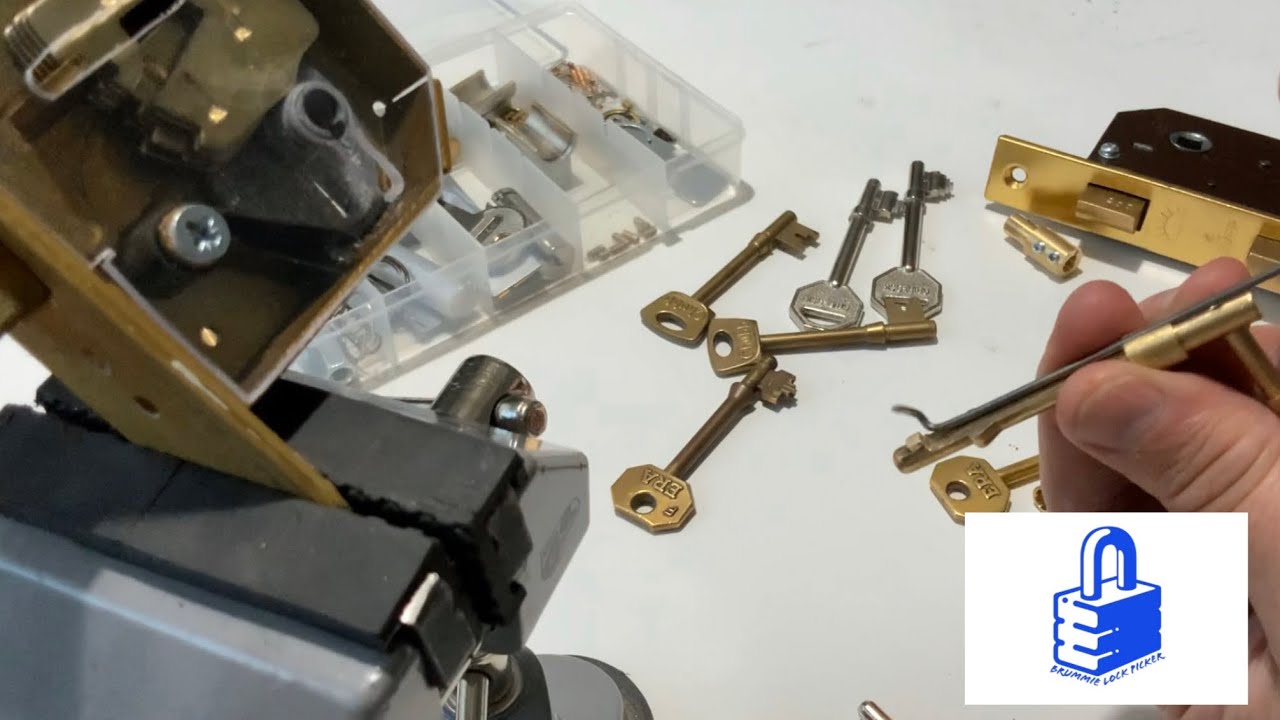 (29) Lock Picking Beginners. Another basic home made tension tool for ...