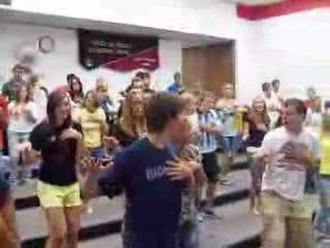 Alex Murphy of Iowa City dances in show choir - YouTube