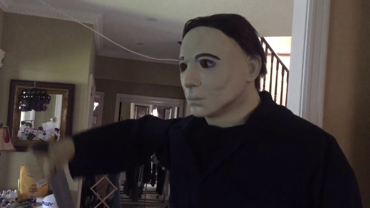 Michael Myers Animated prop| Spirit Halloween - YouTube