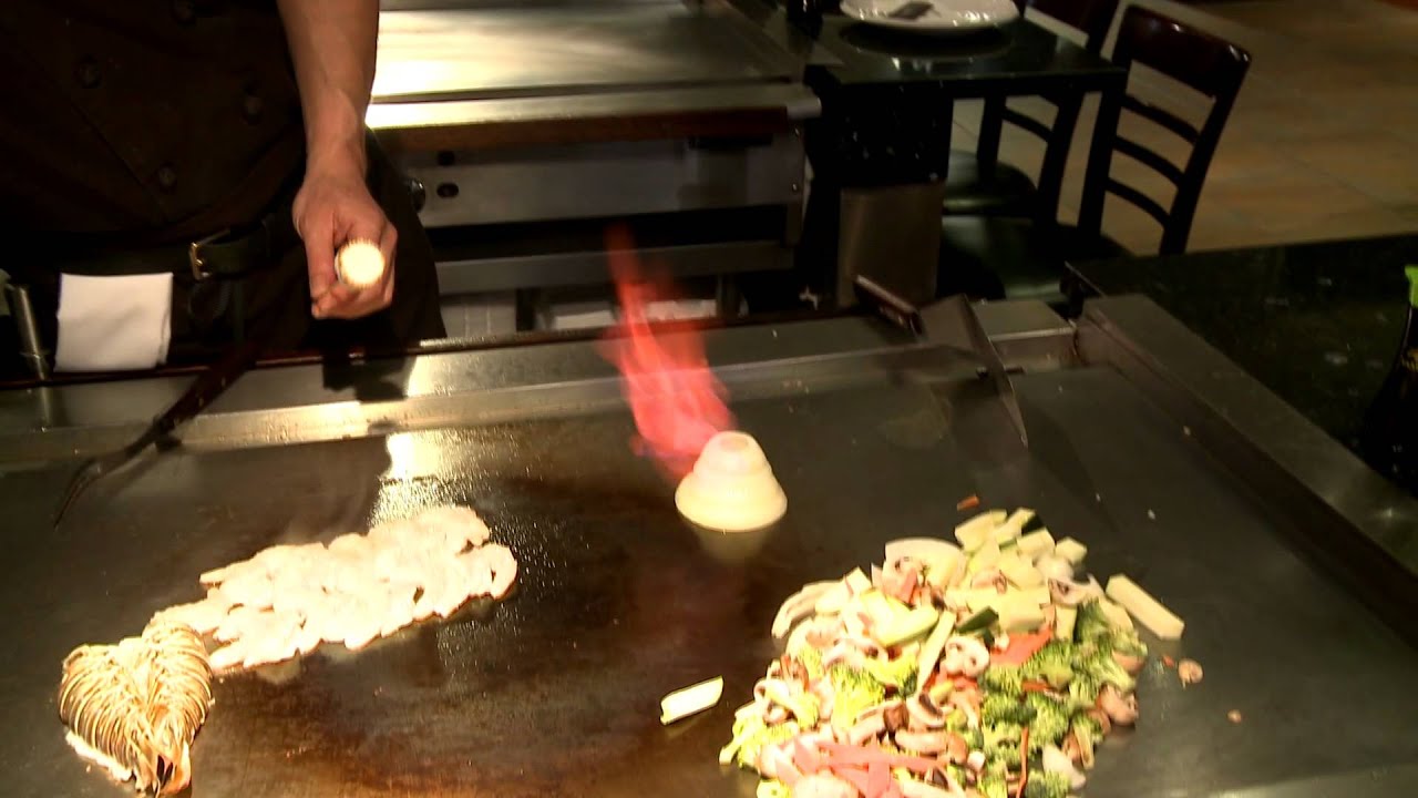 AMAZING Teppanyaki by Master Chef!! BEST TRICKS - YouTube