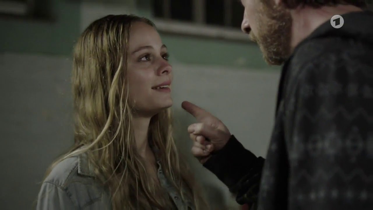 Athena Strates Aufbruch Ins Ungewisse - YouTube