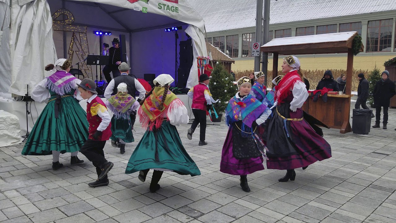 Slovenian Stomping Dance TD Place - YouTube