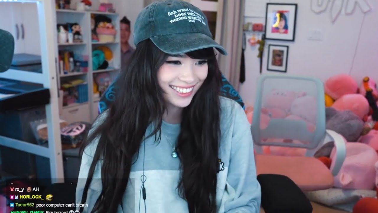 Emiru What's Under Your Desk? - YouTube