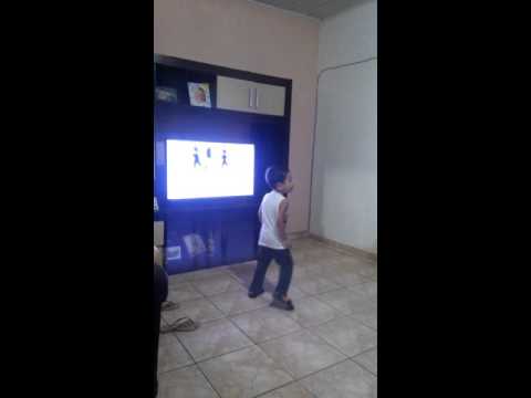 Mini dançarino henrique dançando anita