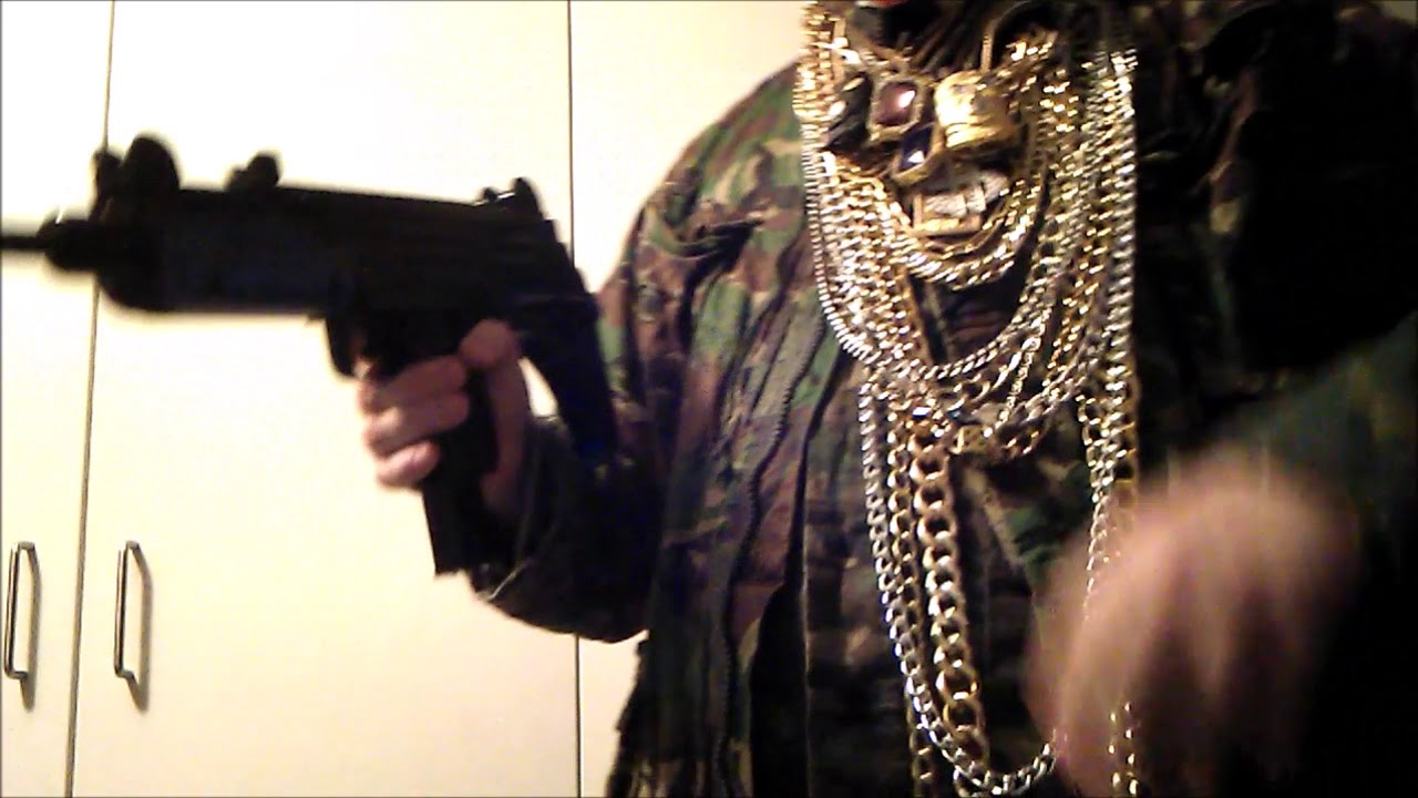 Airsoft review of the Tokyo Marui spring-powered Uzi - YouTube