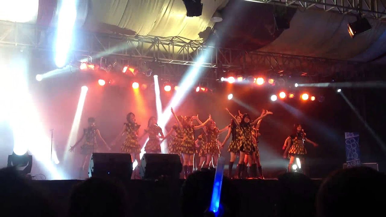 FANCAM JKT48 Overture - Heavy Rotation at Sibec ITC Surabaya - YouTube