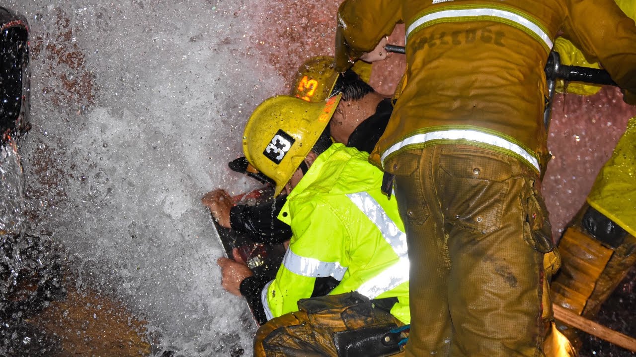 (Sheared Hydrant) LAFD Light Force 33 & Engine 57 - YouTube