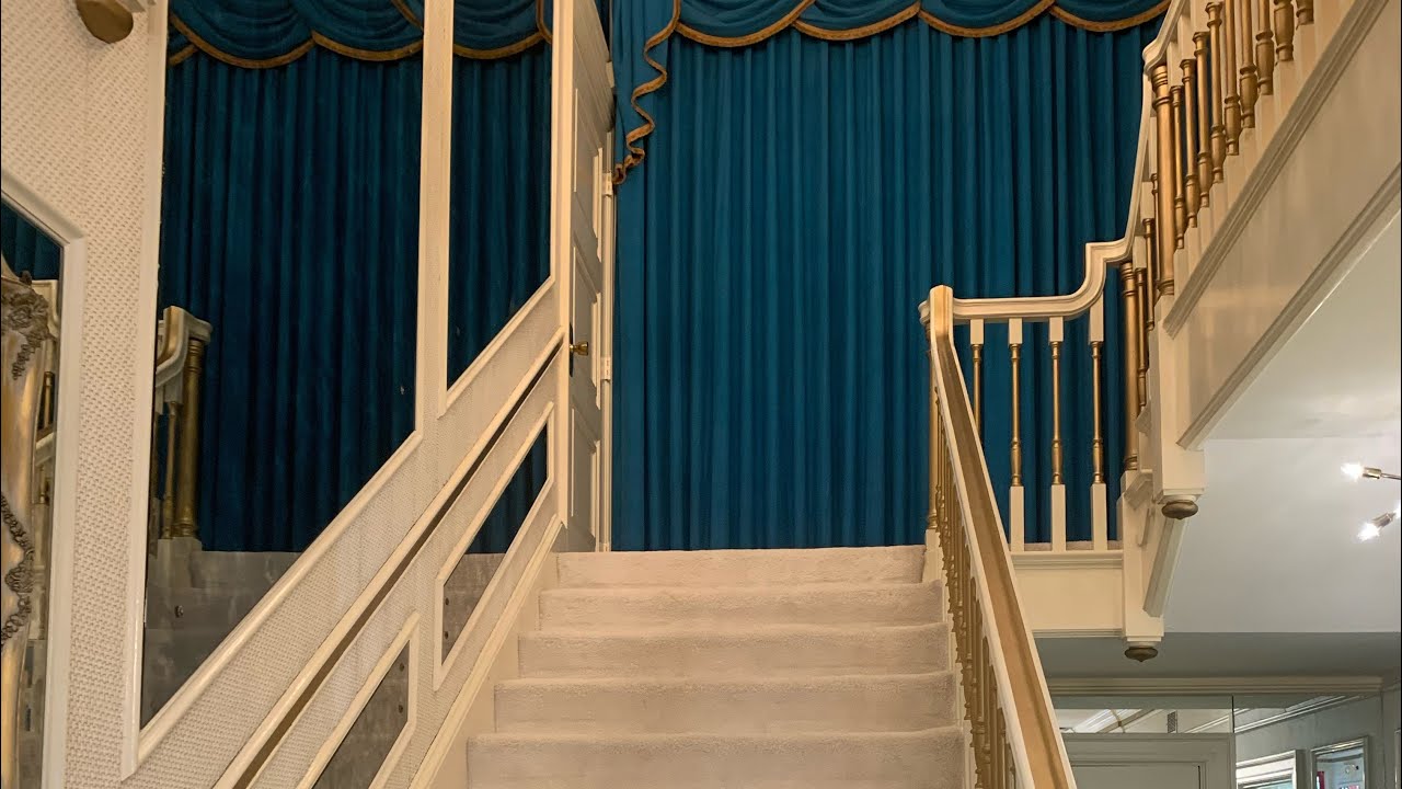 Elvis Presley’s Haunted Spirit At Top Of Graceland Stairs watch this 👻 ...