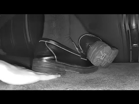Candid hand trample with balck shoes(Preview)