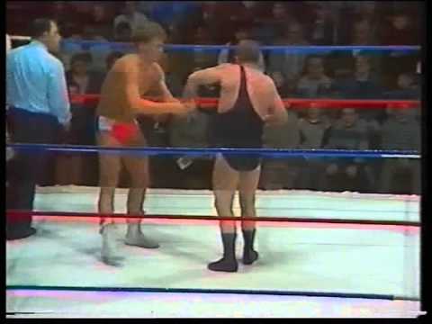 Cyanide Sid Cooper v Greg Valentine - YouTube