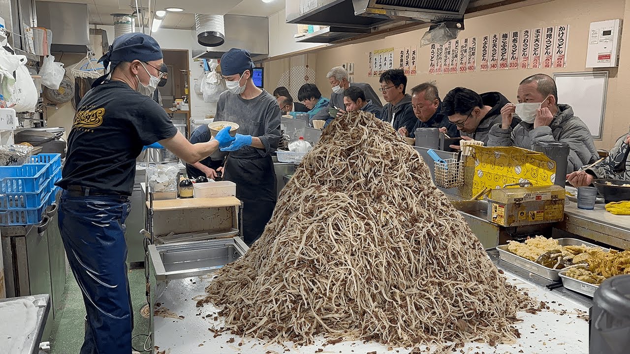 FAST WORKER making Japanese Noodle - Udon for NONSTOP orders! 1000 ...