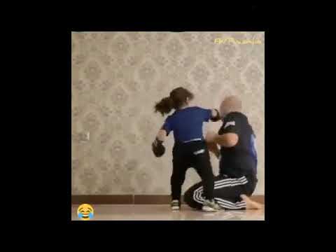 Balaca döyüşçü qız uşağı