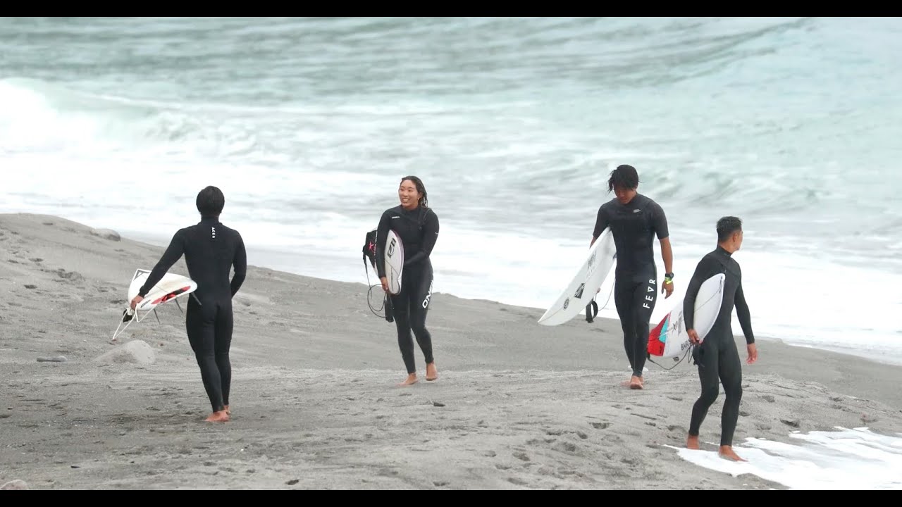 Epic Surf Showdown in Niijima! 🌊 Surfer Girls and Guys Competing for ...