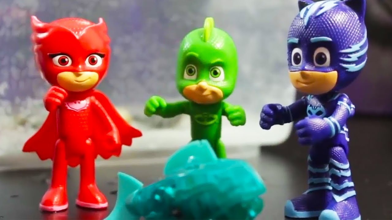 Play with PJ Masks | Gekko VS The Top Secret Robo-Shark | PJ Masks ...