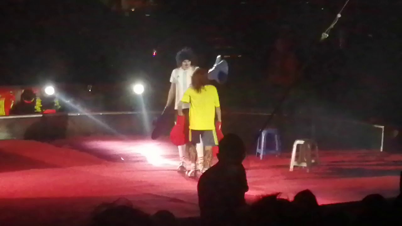 Pelea de Payasos Circo Hermanos Gasca - YouTube