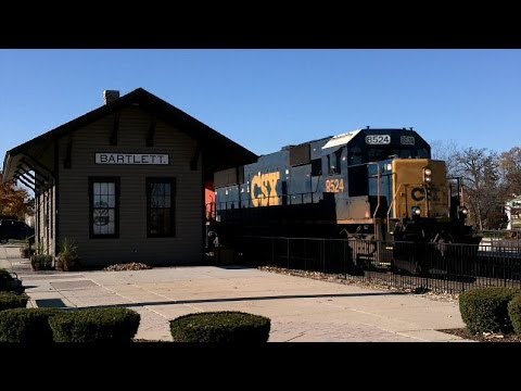 CSX 8524 leads CP 472 at Bartlett, IL - YouTube