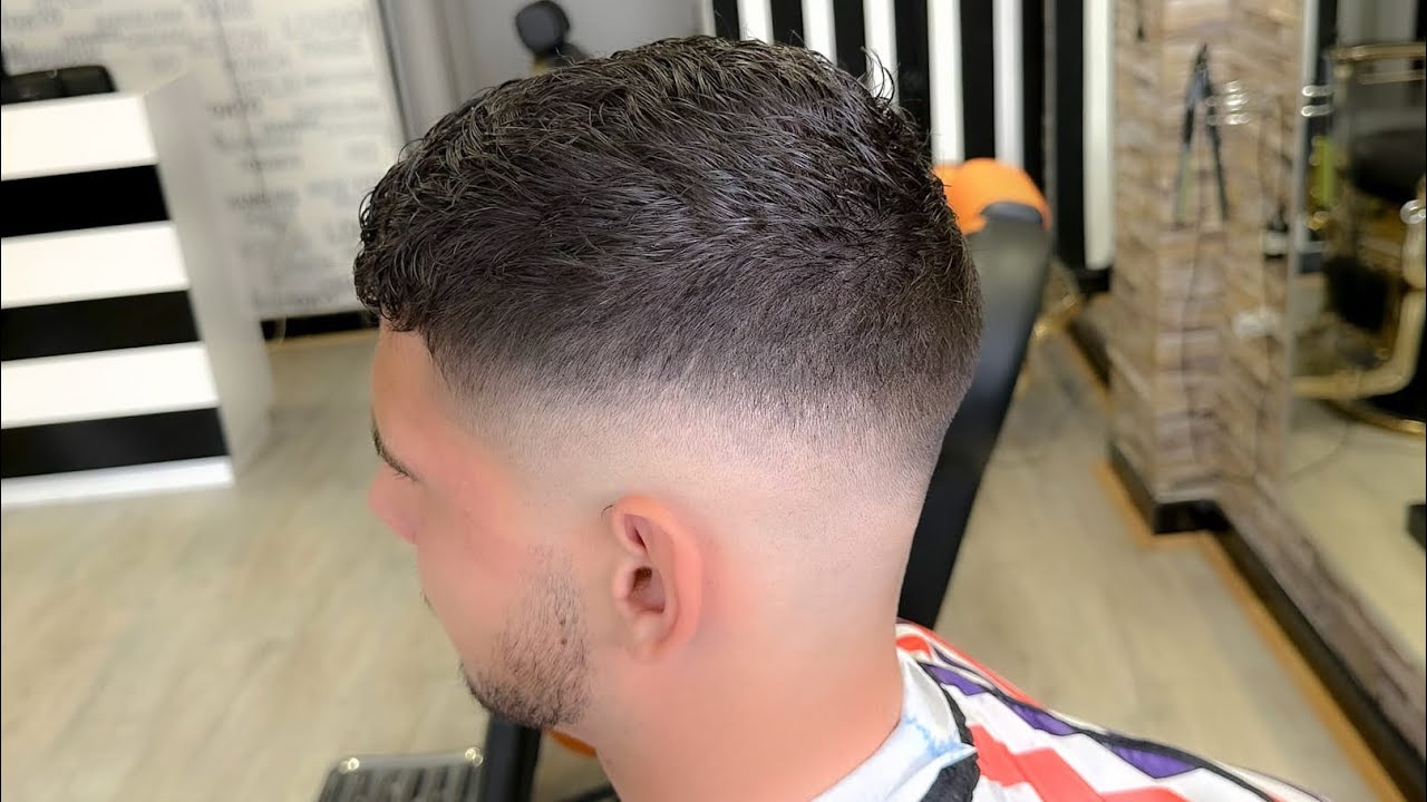 ASMR BARBER - How to do a Medium Fade ( episode 2 ) - YouTube
