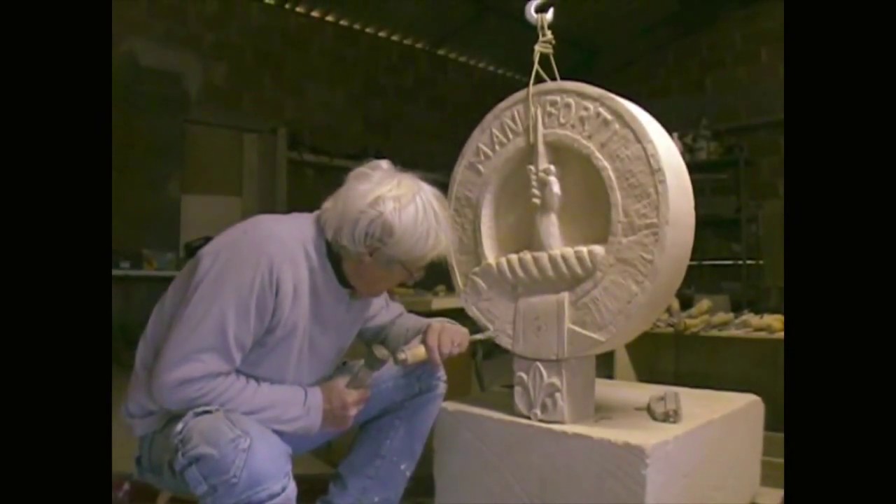 Blason en pierre - Sculpteur Petrus - YouTube