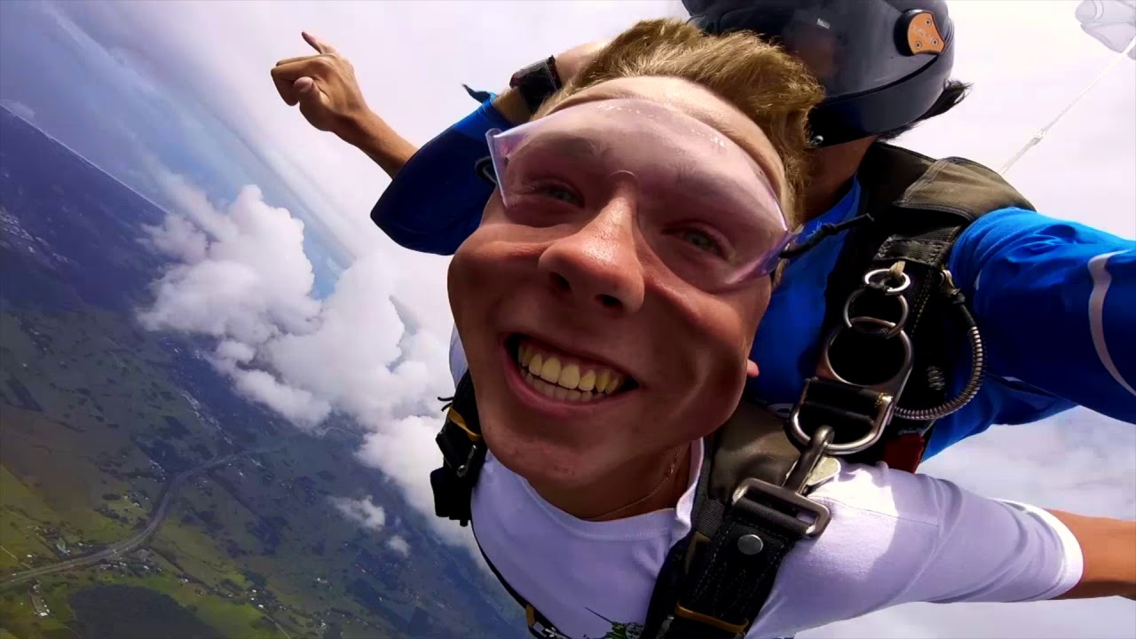 Pilot Jumps out of an Airplane! - YouTube