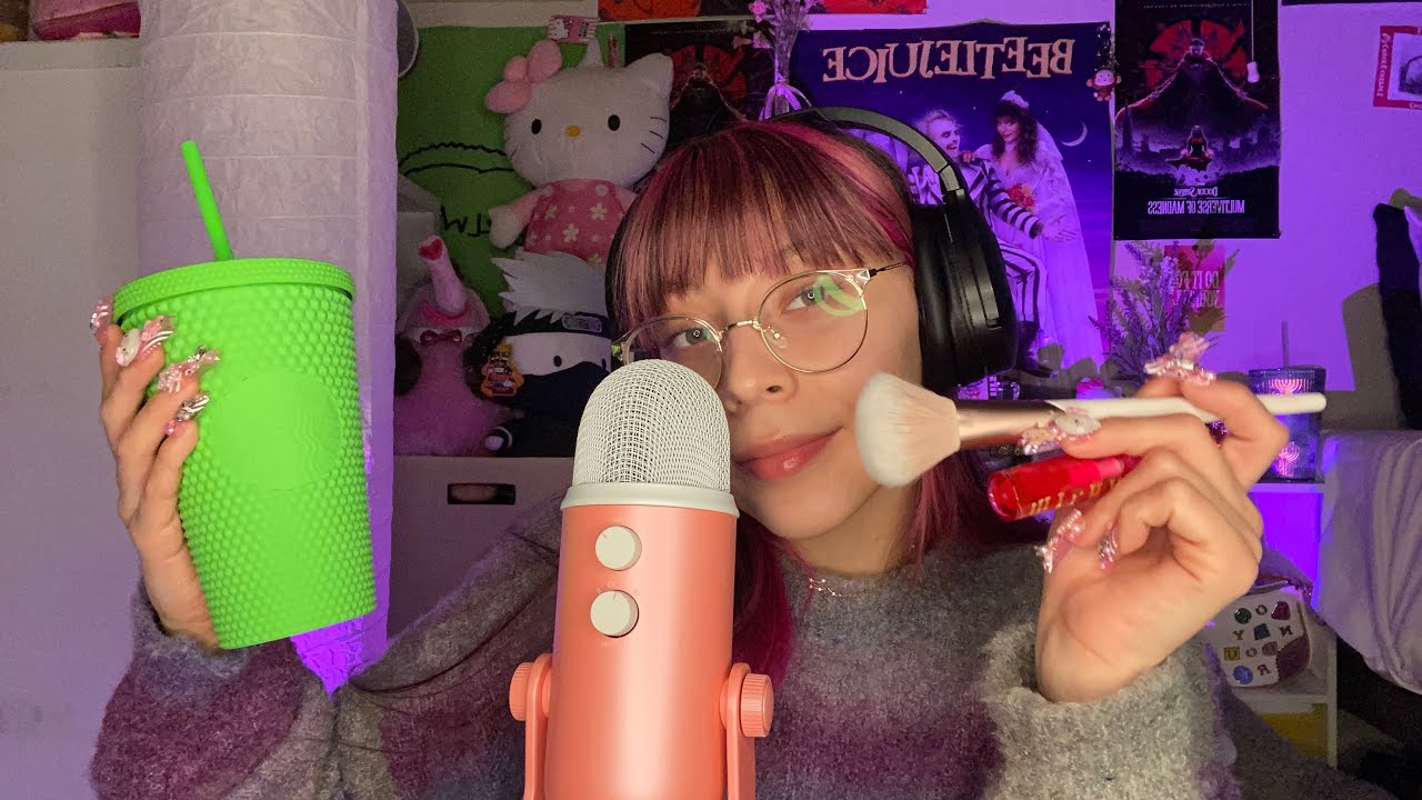 Trying asmr for the first time 🎧 (mic brushing, tapping, lip gloss ...