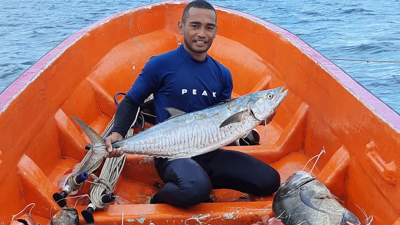 spearfishing around Naboro Fiji.. - YouTube