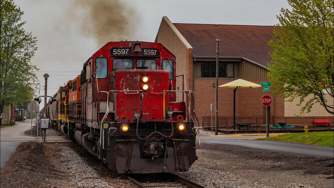 CF&E 5597 through Warsaw - YouTube