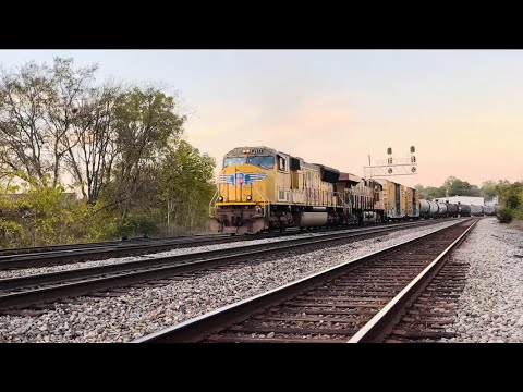 UP 3937 SD70M UP 8028 ES44AC - YouTube
