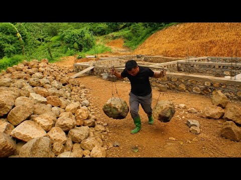 Tran Cong continued building houses and went into the forest to find bamboo shoots to sell for money