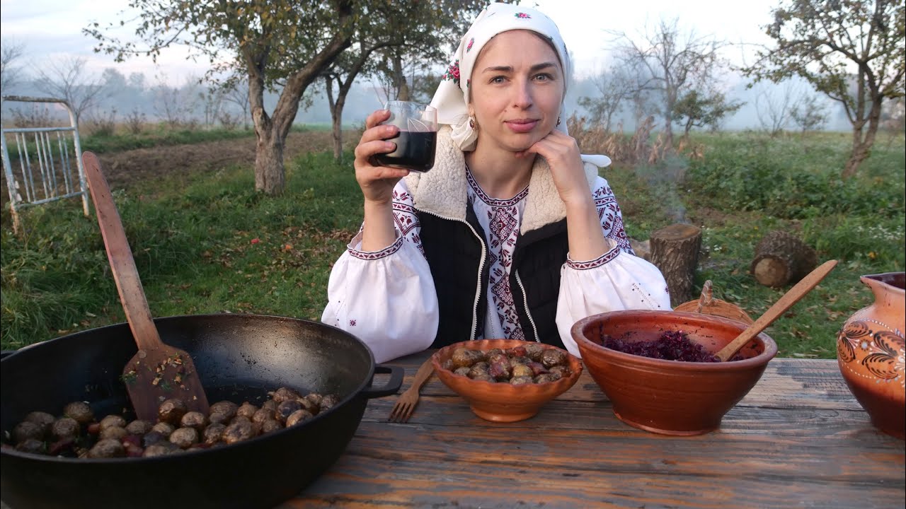 WOMAN LIVES in the village. Cooking POTATOES with BACON on fire. Making ...