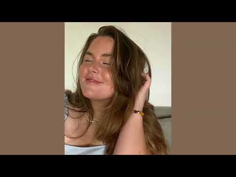 Julia Nevadomsky 💃✨ Curvy Beauty Redefining Fashion | Bio, Age, Body Stats & More!