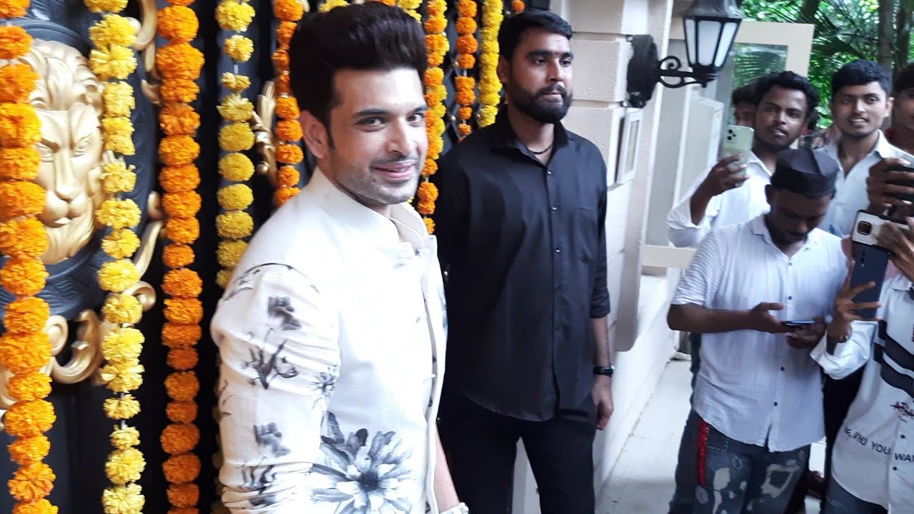 Gabru Punjabi Munda Karan Kundra Arrive For Ekta Kapoor Ganpati Darshan ...