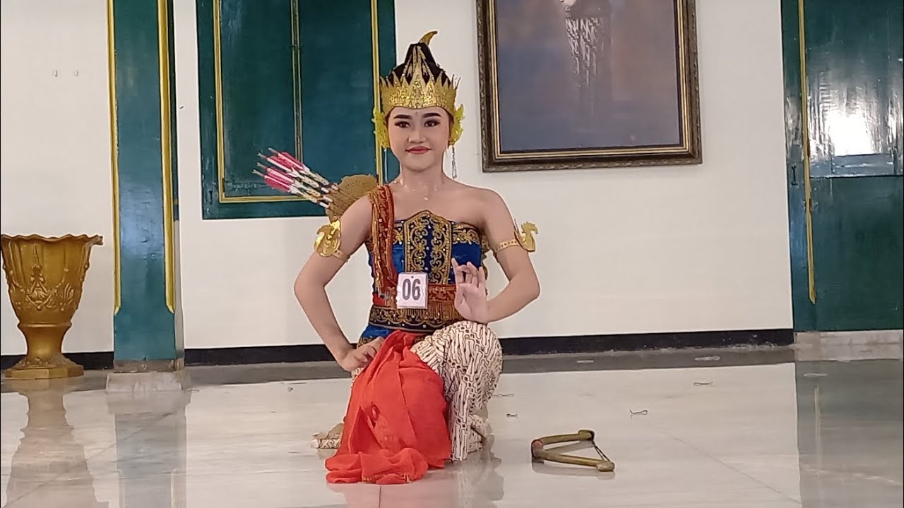 Tari Retno Pamudya by Kirana Akhsa - YouTube