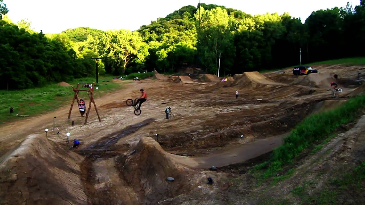 The ultimate BMX dirt park - Red Bull Dream Line 2011 - YouTube