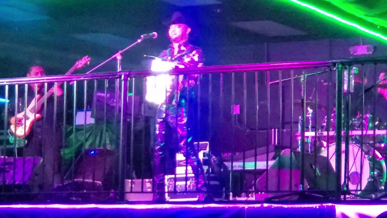 Dareyes De La Sierra (Darey Castro) - YouTube