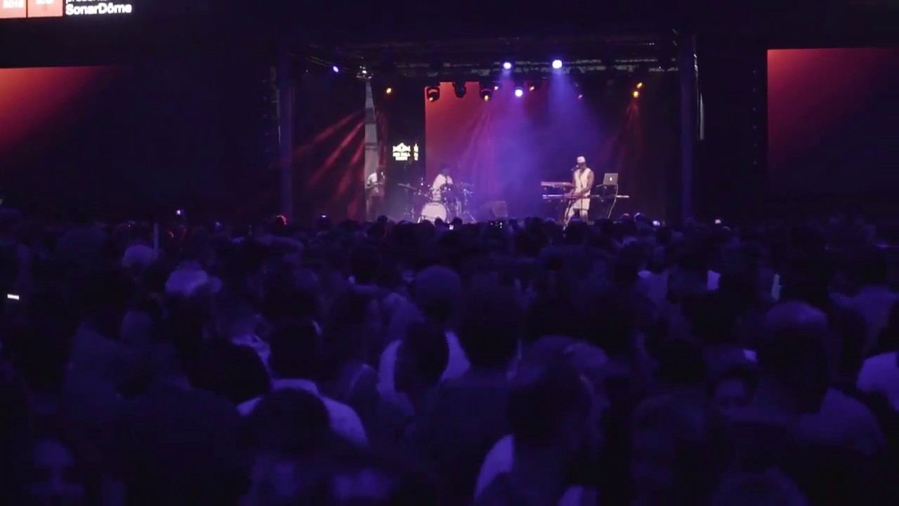 Amp Fiddler meets Tony Allen - YouTube