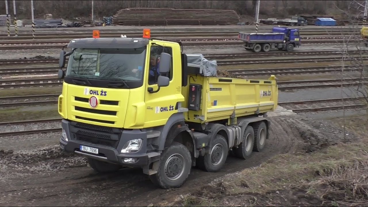 Tatra Phoenix E6 8x8 - poprvé na stavbě - YouTube