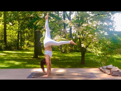 How to Handstand- “Handstand Hops” a 45min Vinyasa Yoga Flow with Beth ...