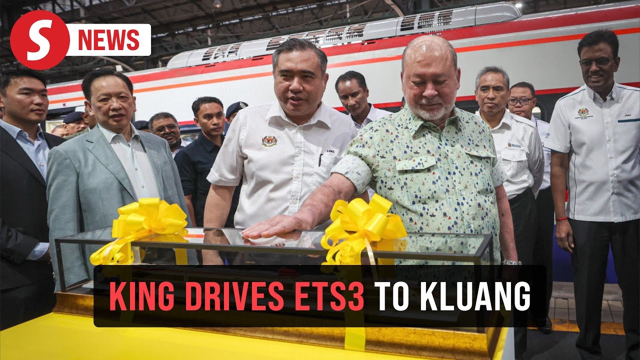 King officiates KTMB ETS3, drives train to Kluang - YouTube
