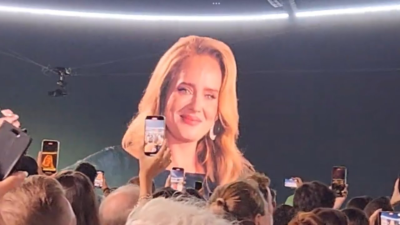 Adele CRYING while singing Someone Like You - Live in Munich - YouTube