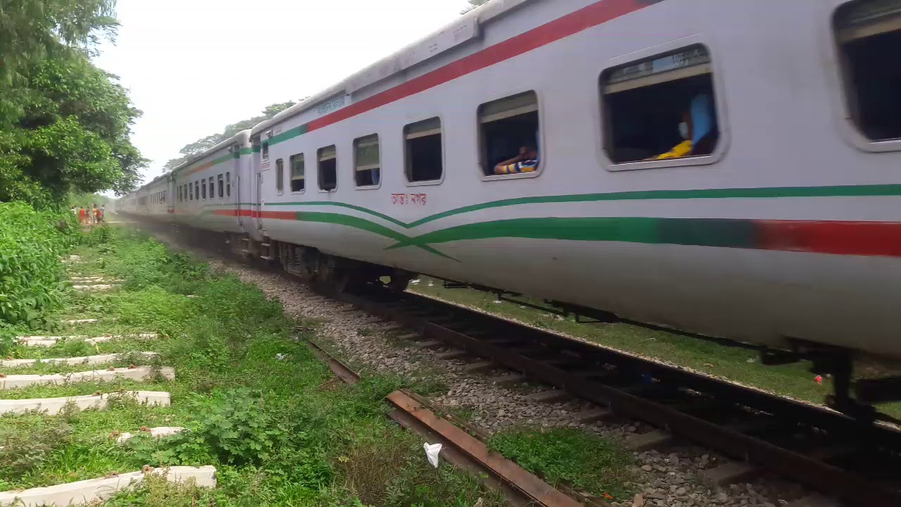 Crossing Between Kalni and Parabat express - YouTube