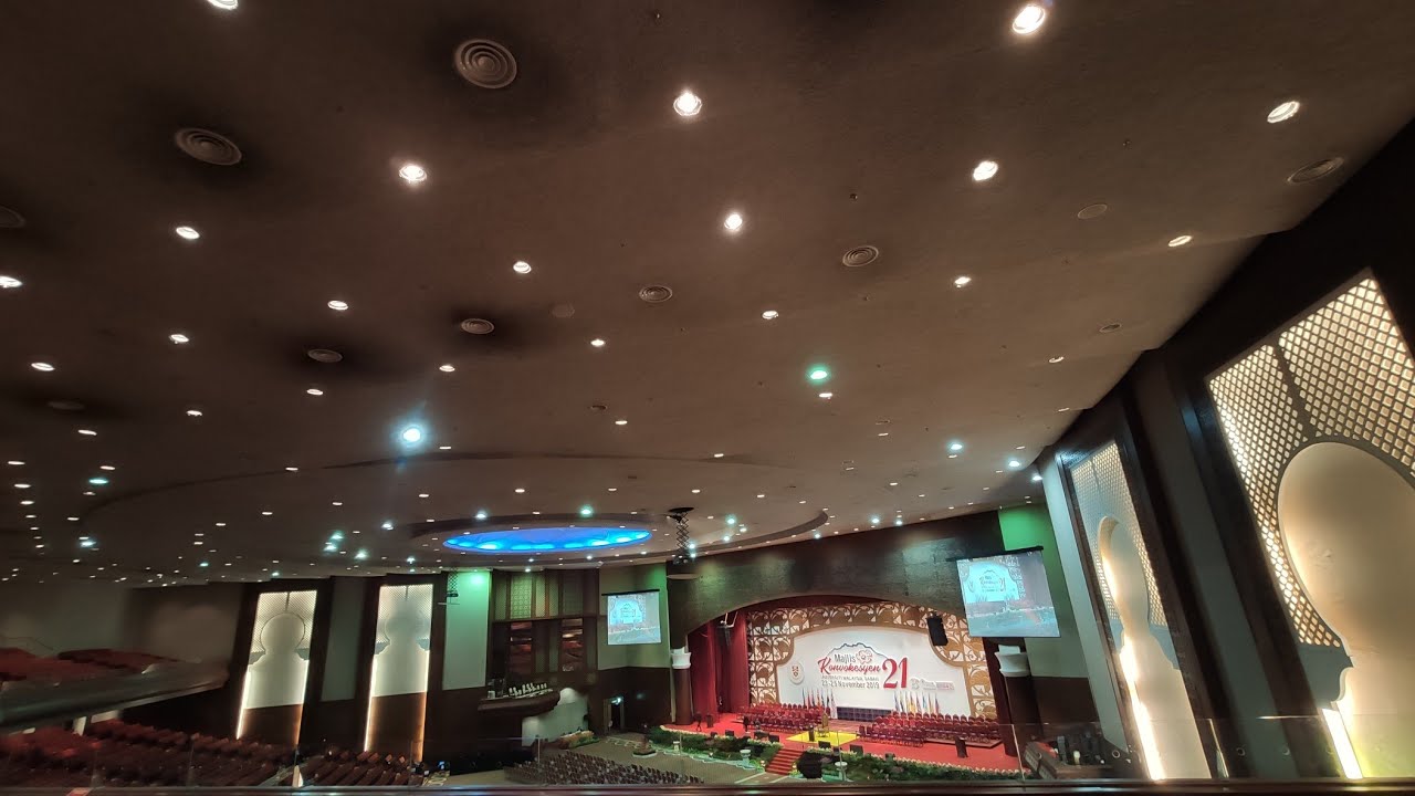 konvokesyen UMS ke 21(suasana luar dewan canselor) - YouTube