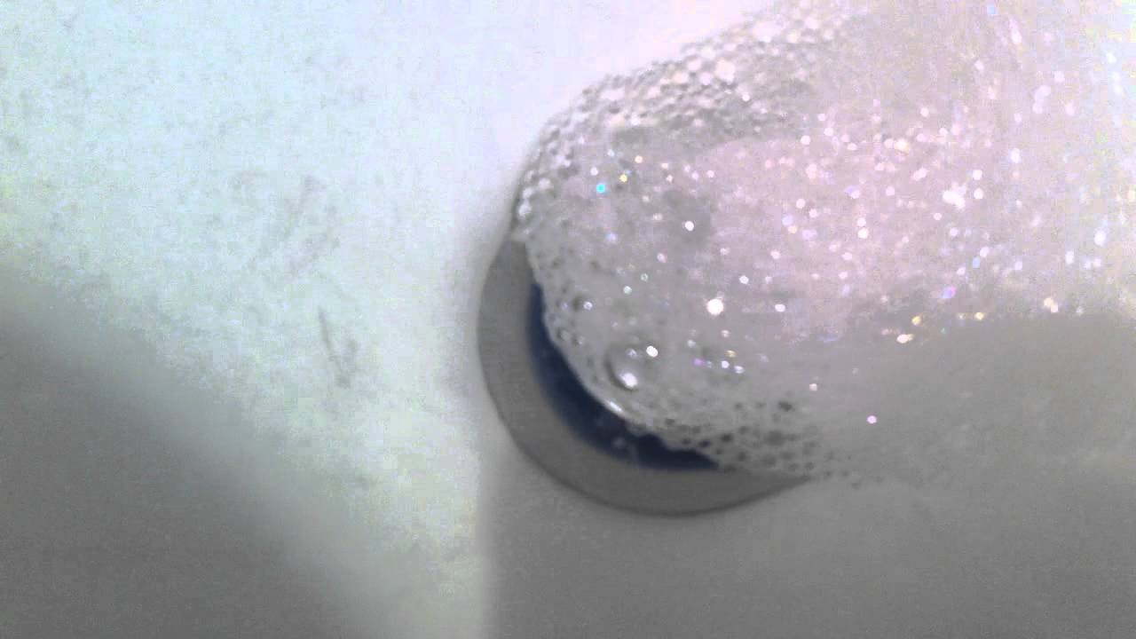 Vortex in a bathtube on southern hemisphere - YouTube